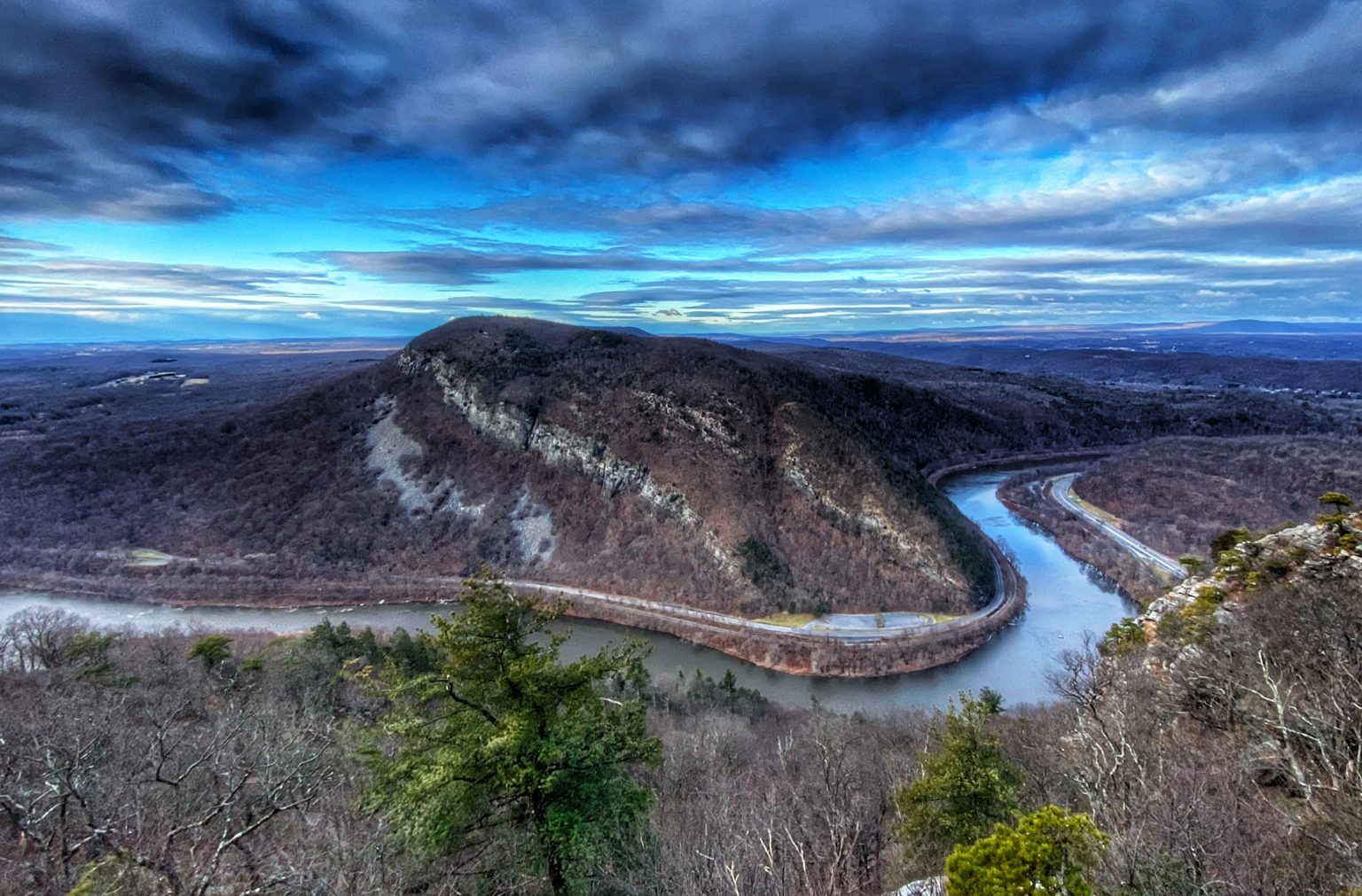 Mt. Tammany & Sunfish Pond Loop - Delaware Water Gap - Take a Hike!